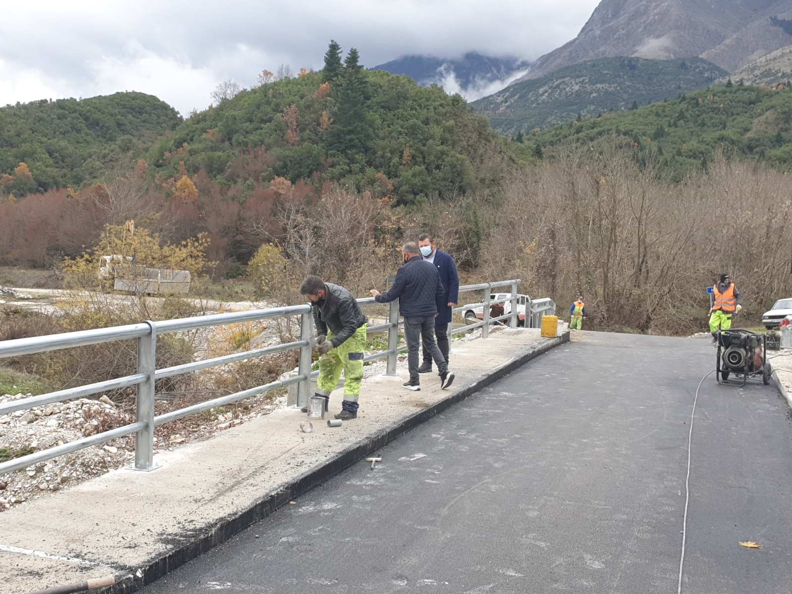 Οπως ακριβως υποσχέθηκε στους κατοίκους του Λογγου και της Κοσιοβίτσας ...